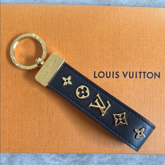 Louis Vuitton | Accessories | Louis Vuitton Black And Gold Monogram Key ...
